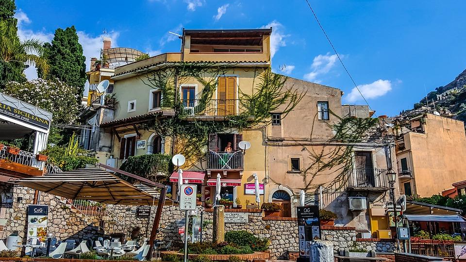 Taormina's Best Sightseeing And The Top Places To Stay - TRAVEL AND HOME®