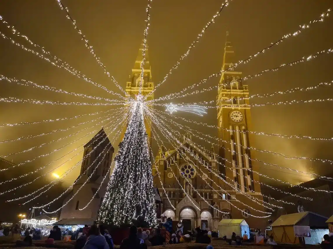 7 Beautiful Hungarian Christmas Decorations: Traditions, Markets ...
